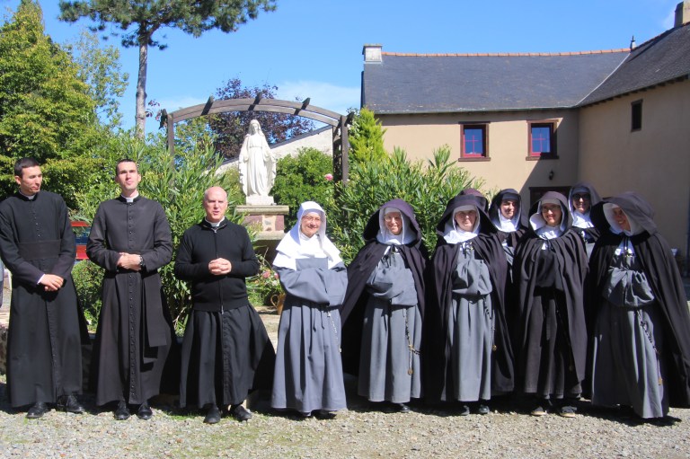 [Photos] Vêture de Sœur Decossas – Notre-Dame des Dons